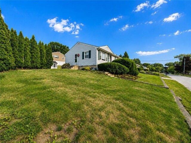 Grandview Dr, Cumberland, Home For Sale