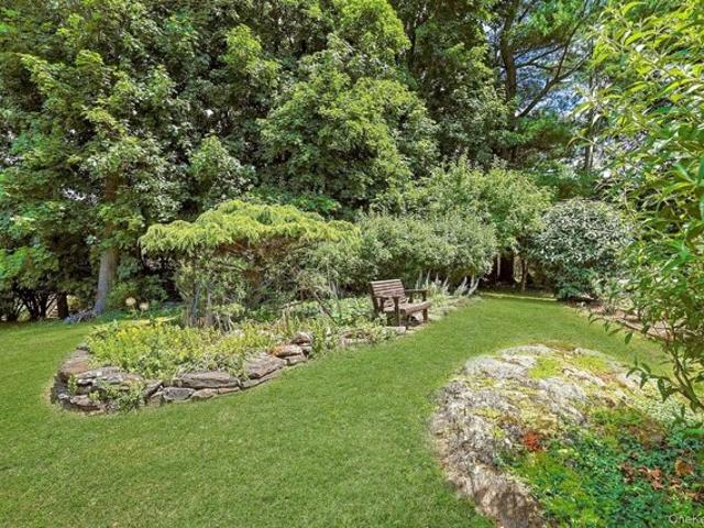 Grandview Ln, Thornwood, Home For Sale
