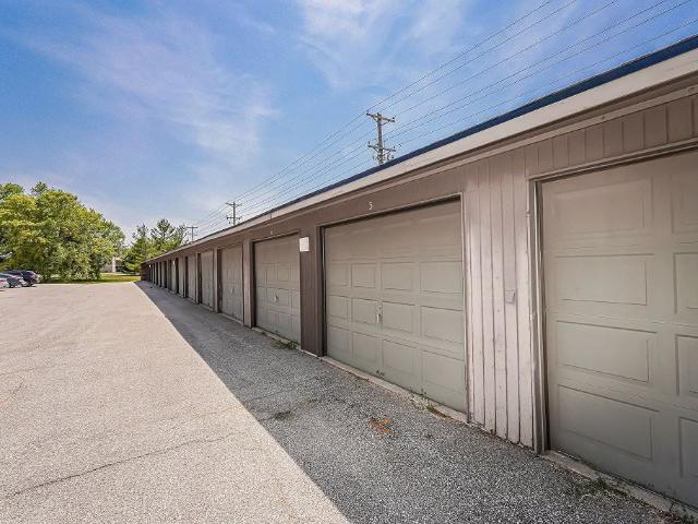 Grandview Square Apartments 2 Bedroom Apartment for Rent at 2505 Jensen Ave, Ames, IA 50010 Northeast