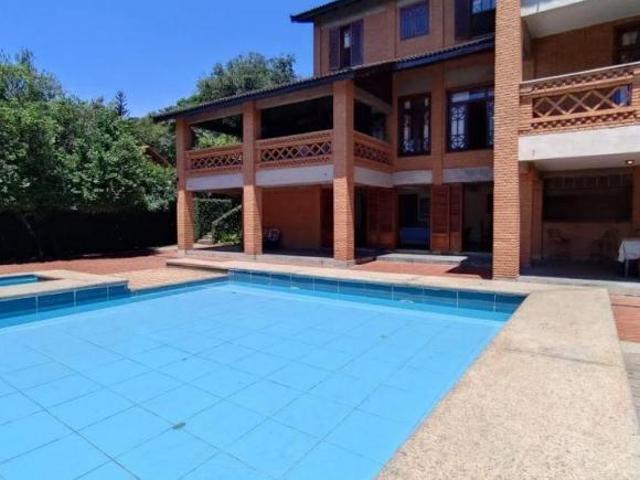 GRANJA VIANNA  MAGNIFICA CASA EM CONDOMINIO.
