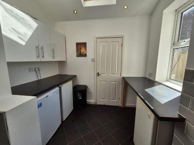 Grant Avenue, Liverpool L15 5 bed house share to rent £2,300 pcm £531 pw