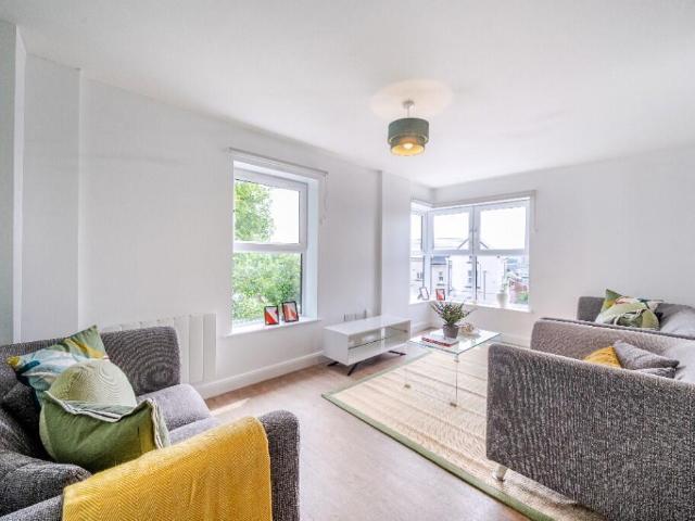 Grant Rd CR0 2 bed flat to rent £1,800 pcm £415 pw