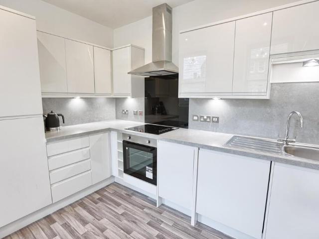 Grant Rd CR0 2 bed flat to rent £1,800 pcm £415 pw