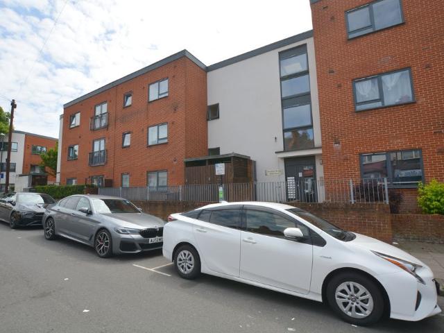 Grant Road, Harrow HA3, 1 bed flat to rent, £1,400 pcm | PrimeLocation