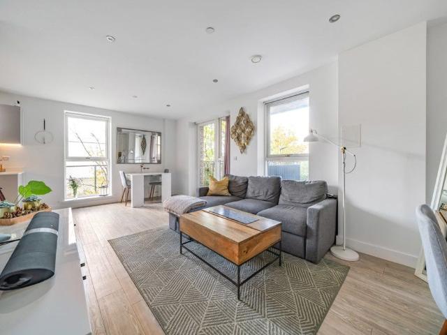 Granta Court, Trinity Way W3, 1 bed flat to rent, £2,150 pcm | PrimeLocation