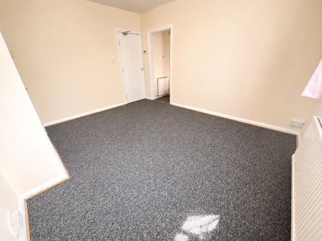 Grantham Gardens, Romford, Essex RM6, 2 bed maisonette to rent, £1,600 pcm | PrimeLocation