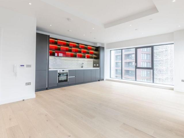 Grantham House, Docklands, London, E14 2 bed flat to rent £2,947 pcm £680 pw