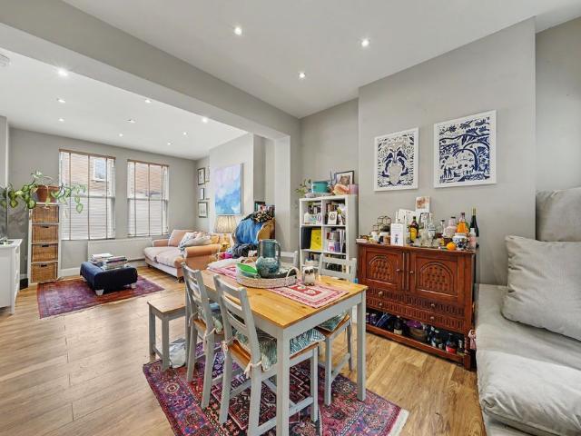 Grantham Road, London SW9, 2 bed flat to rent, £2,800 pcm | PrimeLocation