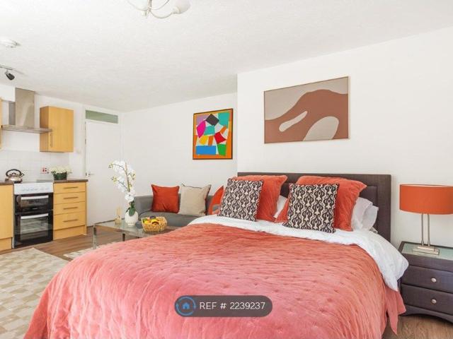 Granville Square, London SE15, Studio to rent, £1,395 pcm | PrimeLocation