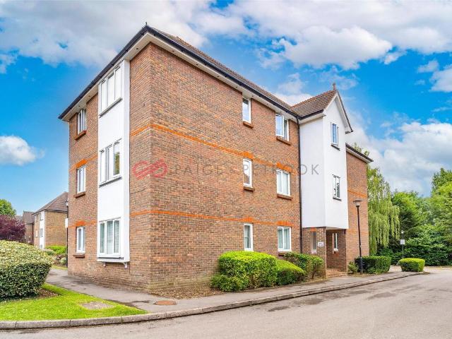 Granville Place, Elm Park Road, Pinner, Middlesex HA5, 1 bed flat to rent, £1,400 pcm | PrimeLocation