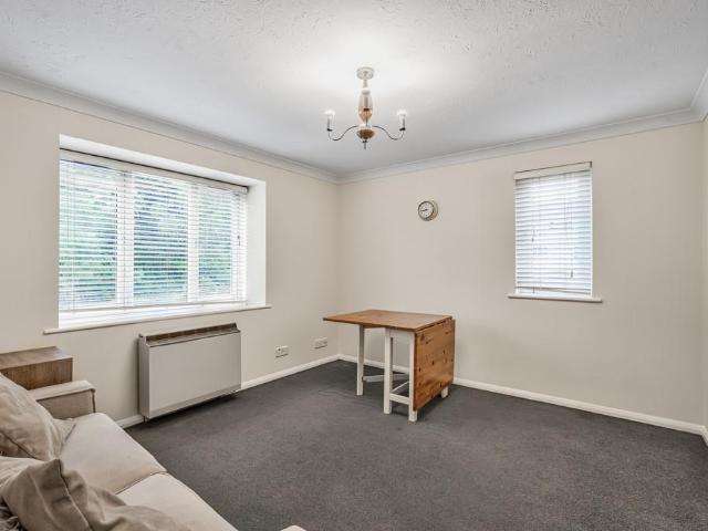 Granville Place, Pinner 1 bed flat to rent £1,425 pcm £329 pw