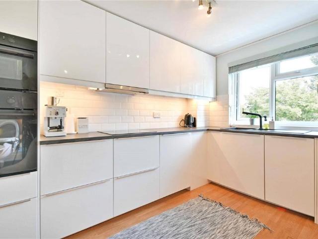 Granville Road, Childs Hill, London, NW2 3 bed flat to rent £2,250 pcm £519 pw
