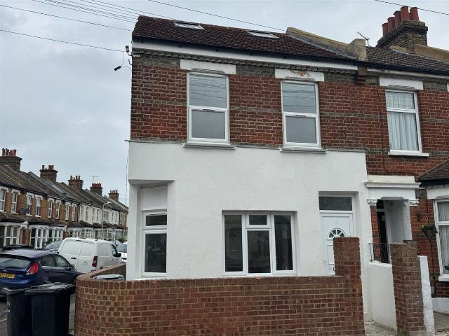 Granville Road, Gravesend DA11, 4 bed terraced house to rent, £2,200 pcm | PrimeLocation