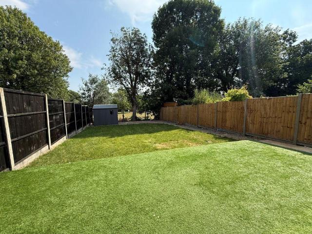 Grasmere Way, Leighton Buzzard 5 bed detached house to rent £2,100 pcm £485 pw