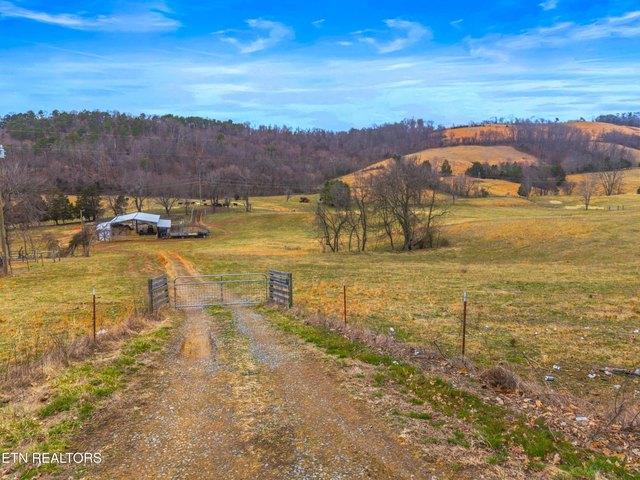 612 Grassy Valley Rd, Whitesburg, TN 37891