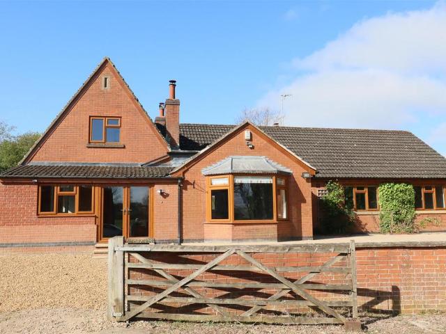 Gretton Road, Harringworth NN17 5 bed detached house to rent £2,700 pcm £623 pw