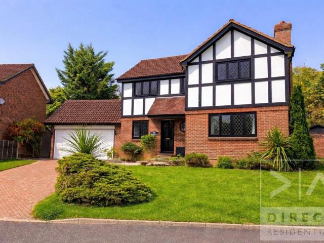 Grey Alders, Banstead SM7 4 bed detached house to rent £3,250 pcm £750 pw