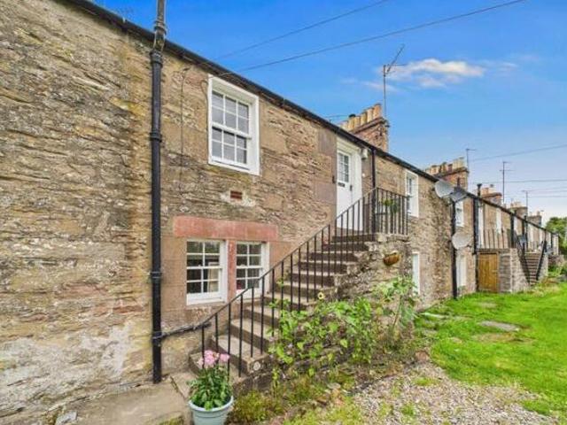 Grey Row, Ruthvenfield, 2 Bedroom Flat