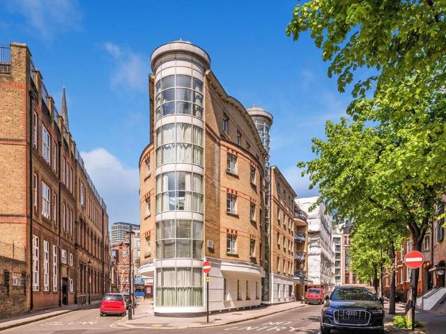 Greycoat Street, London SW1P 3 bed flat to rent £4,000 pcm £923 pw