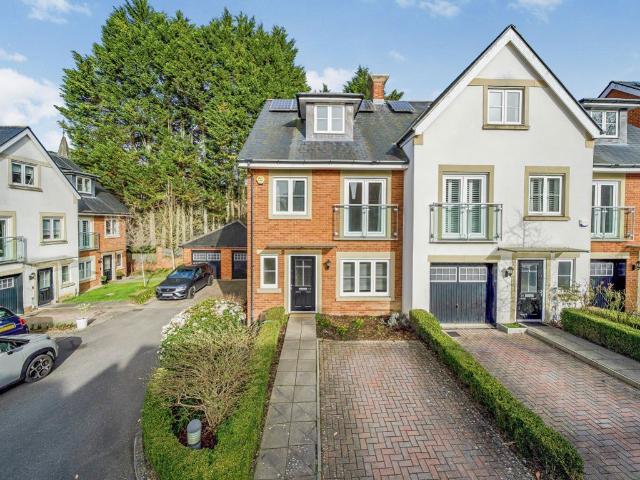 Greyford Close, Leatherhead KT22, 4 bed terraced house to rent, £2,900 pcm | PrimeLocation