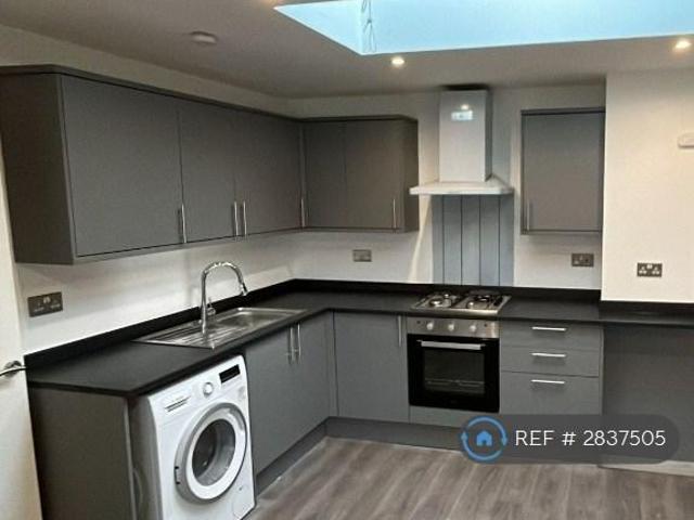 Greyhound Lane, London, SW16 2 bed flat to rent £1,900 pcm £438 pw