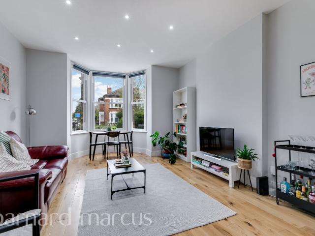 Greyhound Lane, London SW16, 3 bed flat to rent, £3,000 pcm | PrimeLocation
