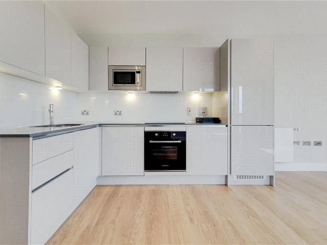 Greyhound Parade, Wimbledon Grounds, London SW17, 1 bed flat to rent, £2,100 pcm | PrimeLocation