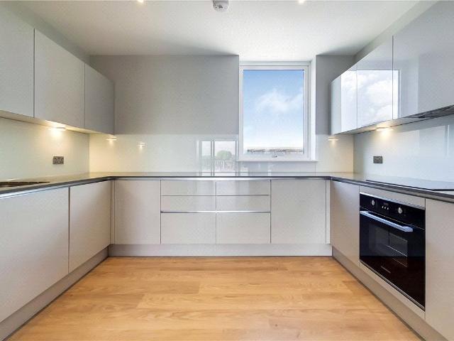Greyhound Parade, Wimbledon Grounds, London SW17, 3 bed flat to rent, £2,900 pcm | PrimeLocation