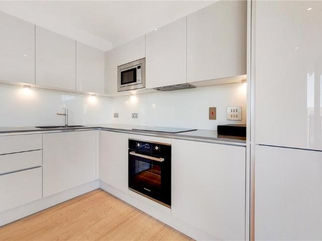 Greyhound Parade, Wimbledon Grounds. 1 bed apartment to rent £2,100 pcm £485 pw