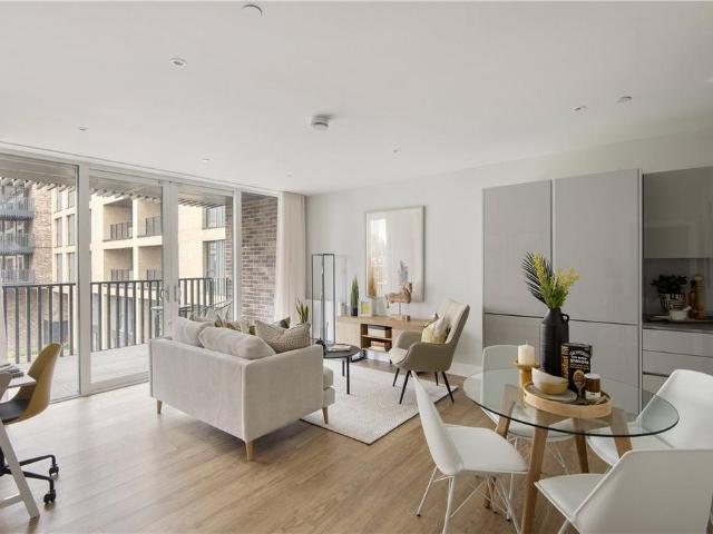 Greyhound Parade, Wimbledon Grounds. 2 bed apartment to rent £2,700 pcm £623 pw