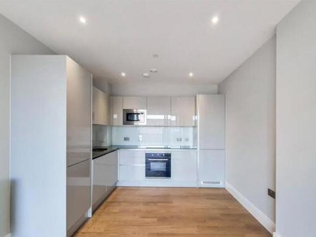 Greyhound Parade, Wimbledon Grounds, 2 Bedroom Apartment