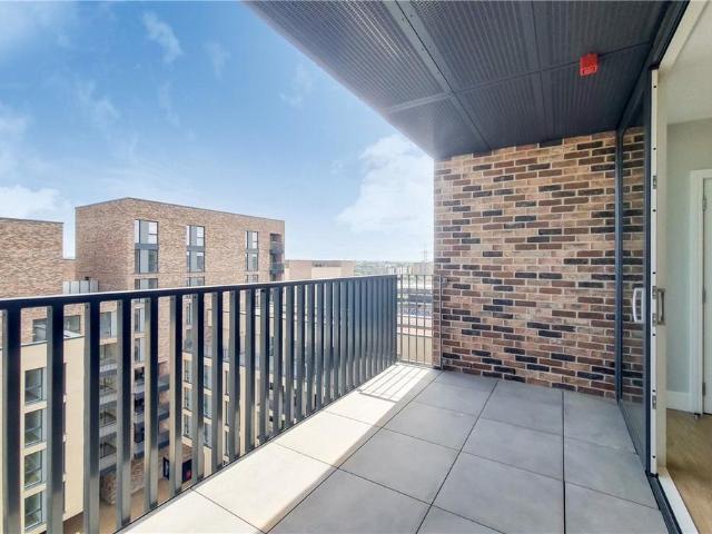 Greyhound Parade, Wimbledon Grounds. 3 bed apartment to rent £3,000 pcm £692 pw