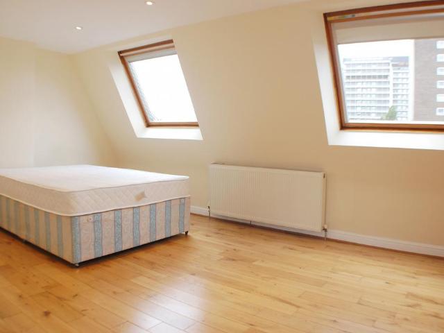 Greyhound Road, W6 4 bed apartment to rent £4,000 pcm £923 pw