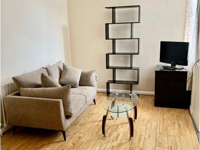 Greyhound Road, Hammersmith W6, 2 bed flat to rent, £2,250 pcm | PrimeLocation