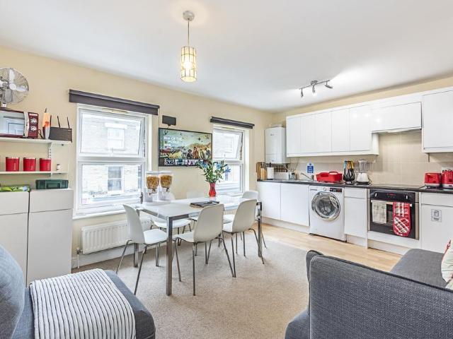 Greyhound Road, Hammersmith, London 5 bed flat to rent £4,850 pcm £1,119 pw