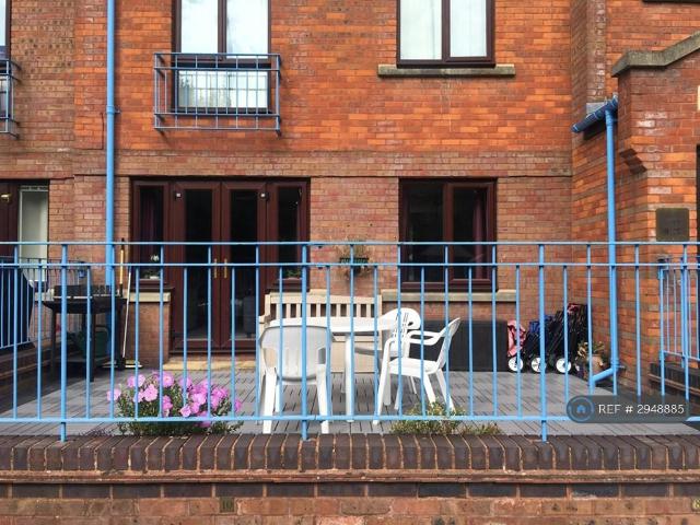 Greys Court, Reading, RG1 2 bed flat to rent £1,725 pcm £398 pw