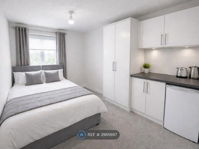 Greystoke Road, Slough SL2, Room to rent, £800 pcm | PrimeLocation