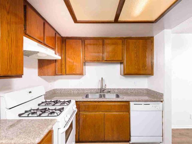 Greystone 3 Bedroom Apartment for Rent at 13700 Lemoli Ave, Hawthorne, CA 90250 East Hawthorne