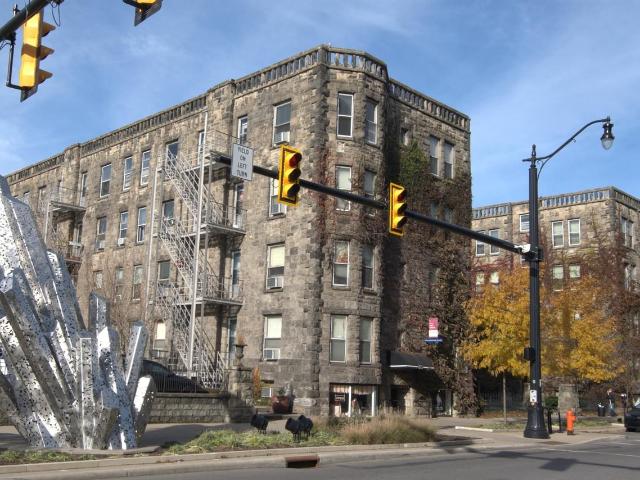 Greystone Court Apartments 2 Bedroom Apartment for Rent at 815 N High St, Columbus, OH 43215 Short North