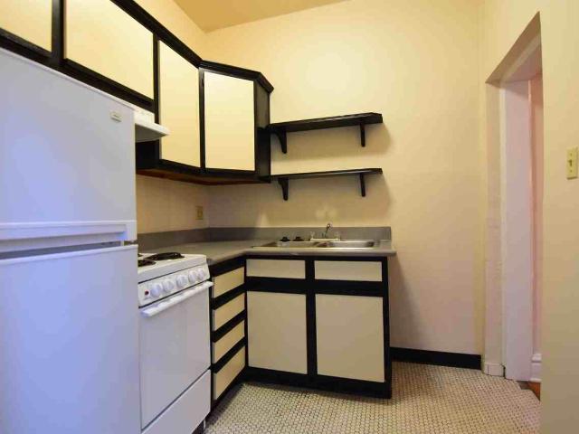 Greystone Court Apartments Studio Apartment for Rent at 815 N High St, Columbus, OH 43215 Short North