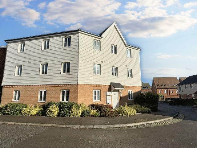 Greystones, Hythe Road, Ashford TN24, 2 bed flat to rent, £1,150 pcm | PrimeLocation