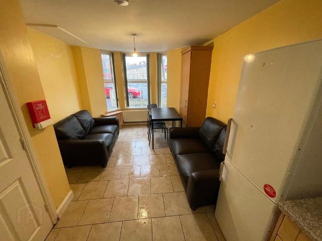 Great 4 Bedroom Apartment, 16 Rugby Avenue, Queens Quarter, Belfast, BT7 1RG