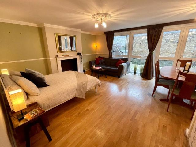 Great 4 Double Bedrooms Garden in WC1X Split level