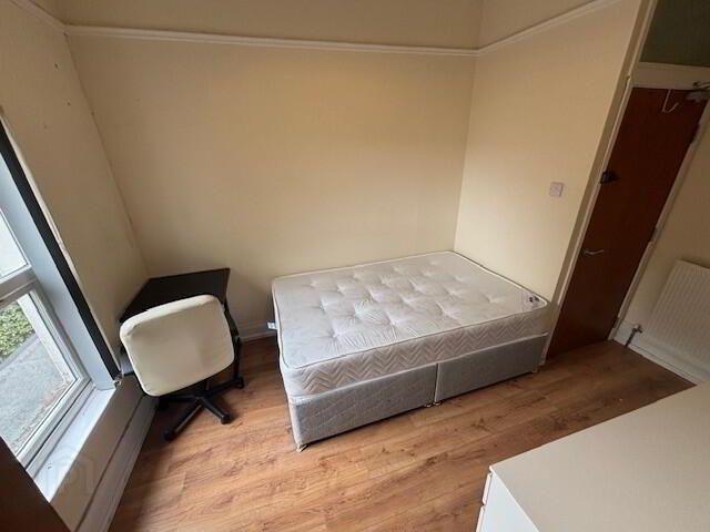 Great 8 Bedroom Apartment, 37 Cromwell Road, Botanic, Belfast, BT7 1JX
