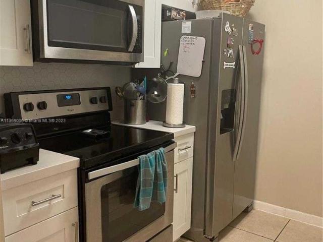 Great 1/1.5 condo in Century Village