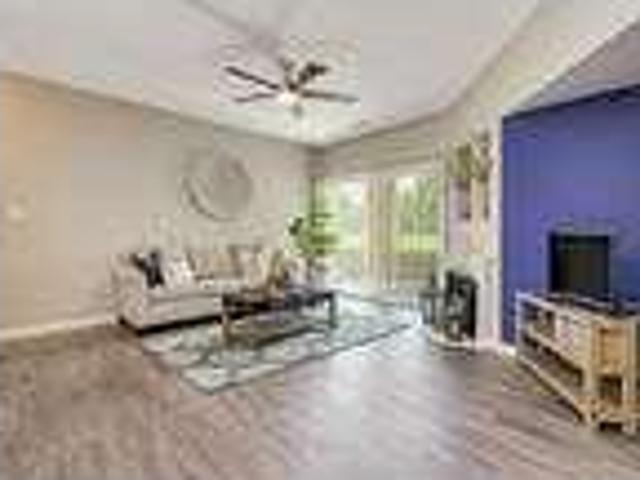 Great 1 Bedroom 1 Bathroom Available Now $1286/Month
