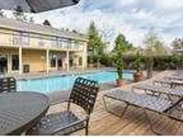 Great 2 BD 1 BA Available Now