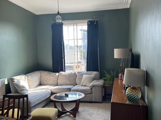 Great 2 BED FLAT The Triangle Town Centre