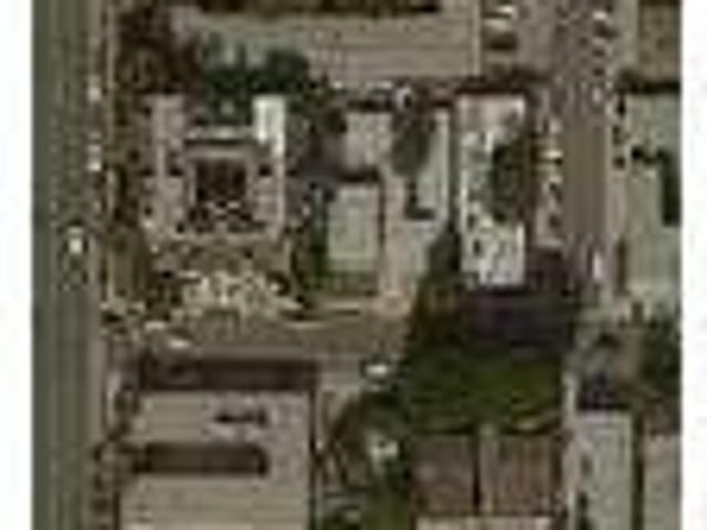 Great 2 Bedroom 1 Bath in gated, 7 unit building near traffic