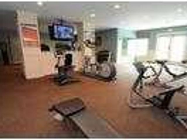 Great 2 bedroom,fitness center,clubhouse,Close Routes 3, 93, and 495